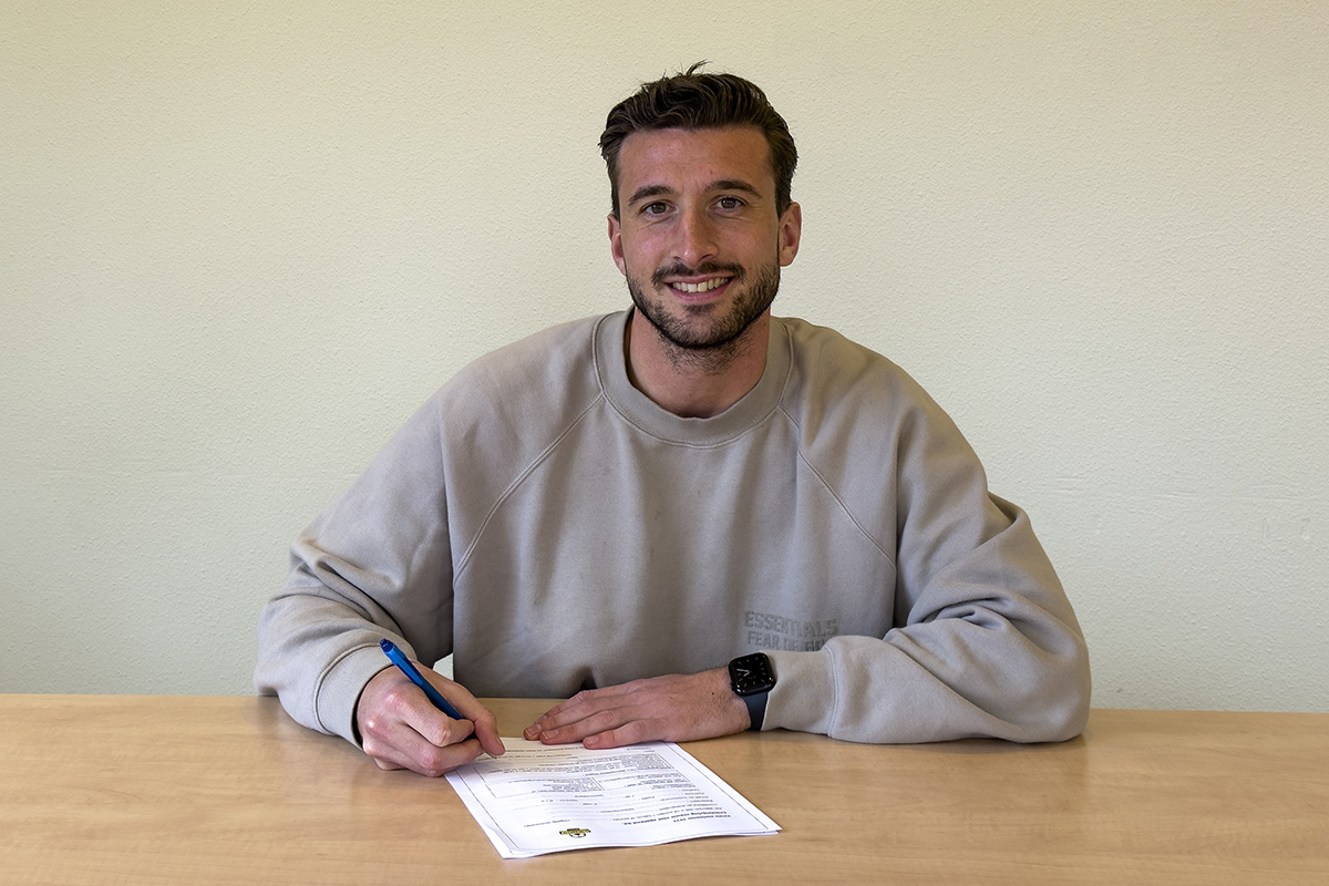 Rijnsburg trekt profspeler Robin van der Meer aan - Rijnsburgse Boys