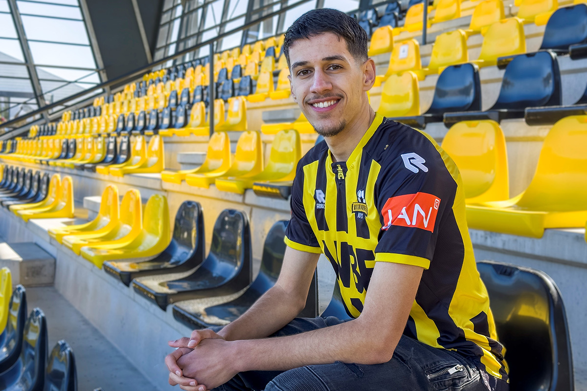 Rijnsburg haalt talentvolle speler van HBS - Rijnsburgse Boys