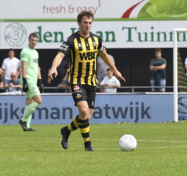 Rob Zandbergen tekent voor nog een seizoen - Rijnsburgse Boys